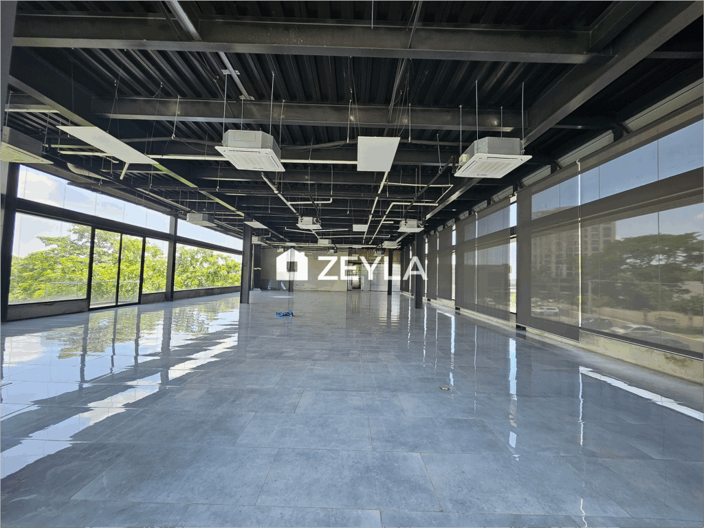 Se Alquila Local Comercial En Plaza La Foresta - ZEYLA Soluciones